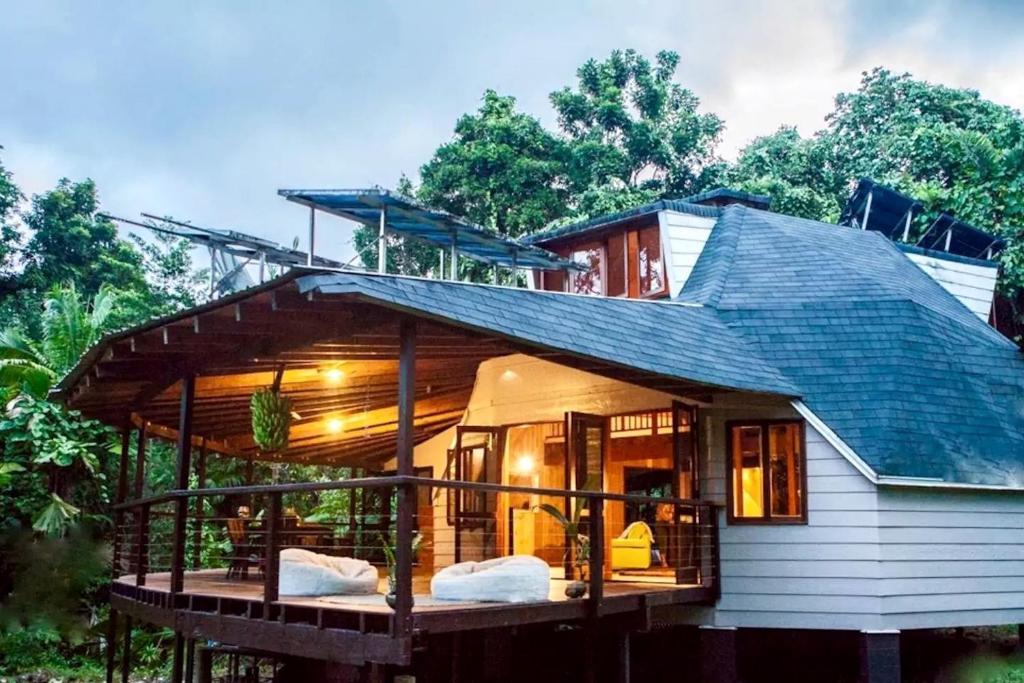 Incredible Dome-Style Cabin Getaway in Australia: Cape Tribulation Holiday Rental, Cape ...