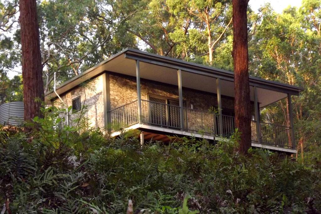 Gorgeous Contemporary Cottage with Salt Pool near Lamington National ...