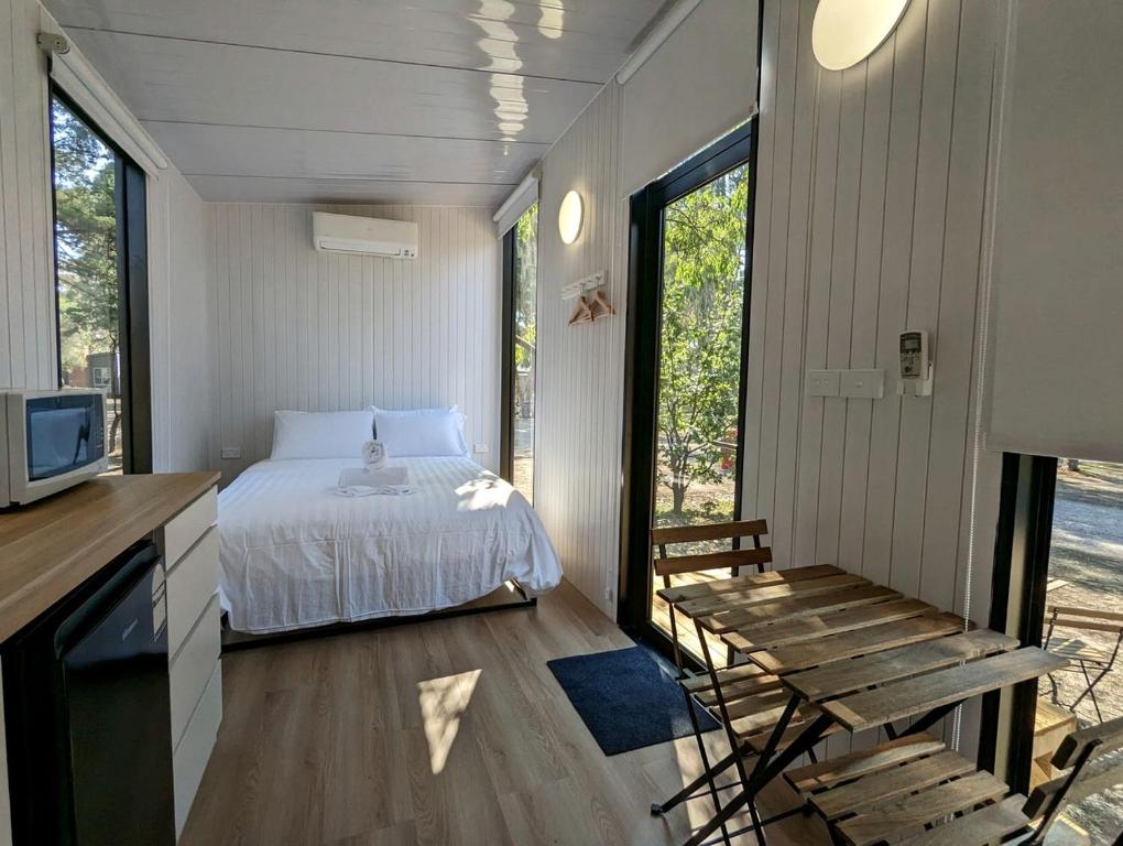 Romantic Glamping Getaway near the Grampians: Cozy Tiny House Rental in Dadswells Bridge ...