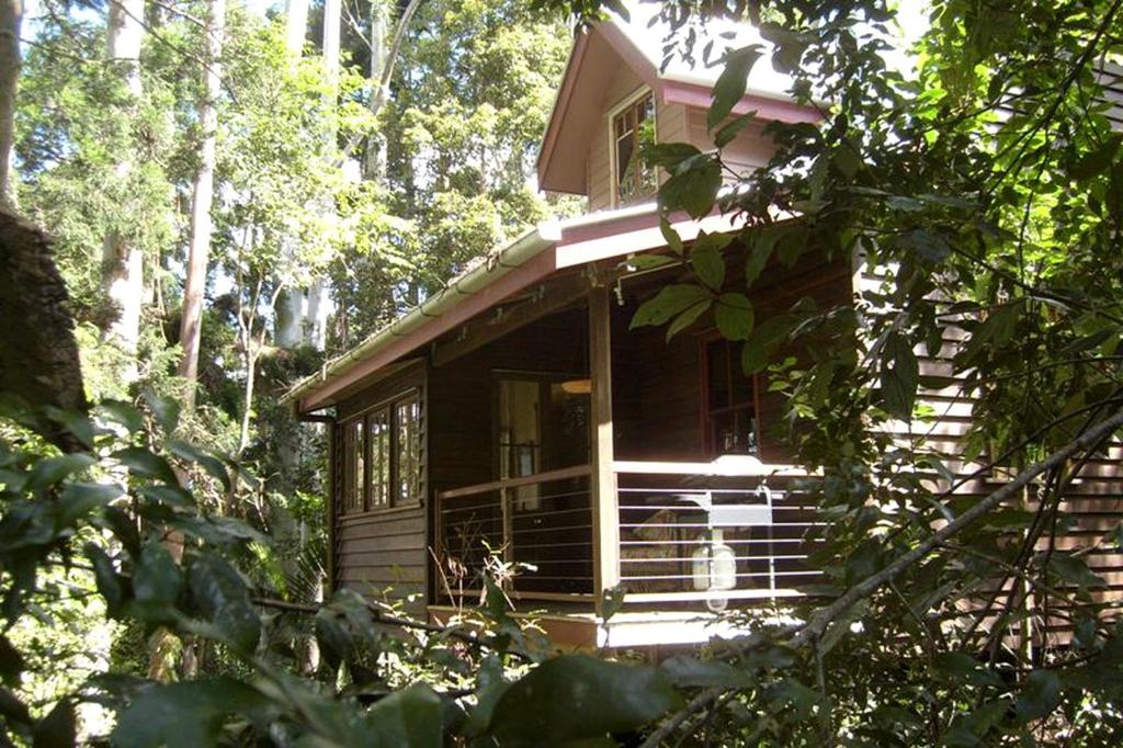 Romantic Cottage with Veranda in Rainforest, Australia, Mount Glorious ...