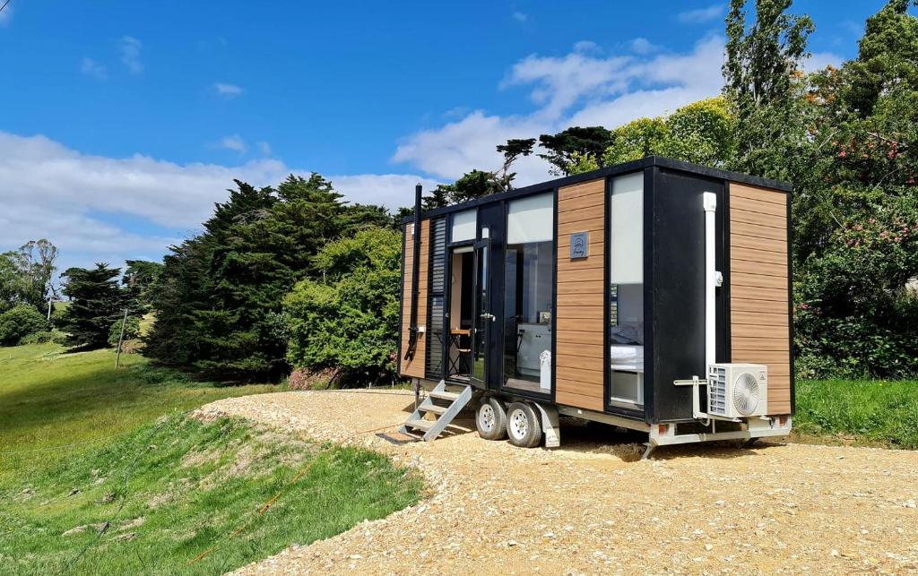 Tiny House Accommodation near Wilsons Prom Perfect for a Glamping ...