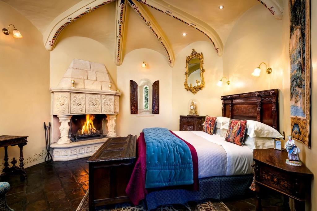 Opulent Luxury Suite for Two in Historic Castle in South Australia ...
