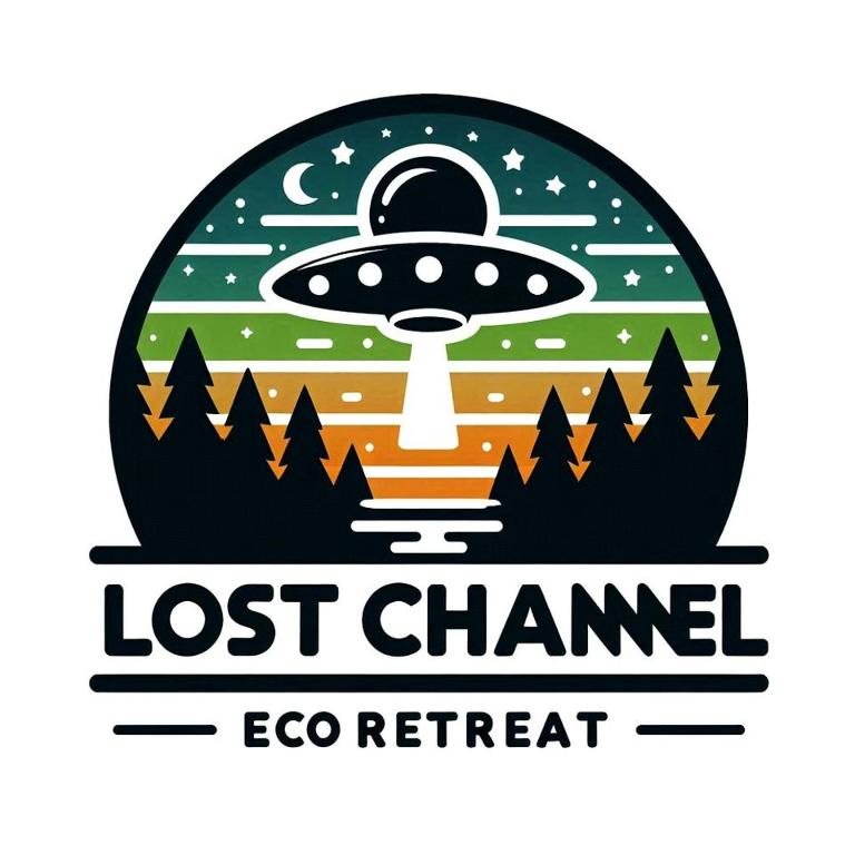 Lakefront Cabin Ideal for a Relaxing Escape in Ontario, Canada، Byng ...