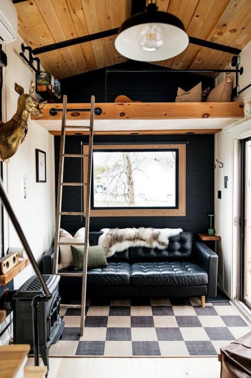 Incredible Tiny House with Fireplace, Fire Pit and Pizza Oven in ...