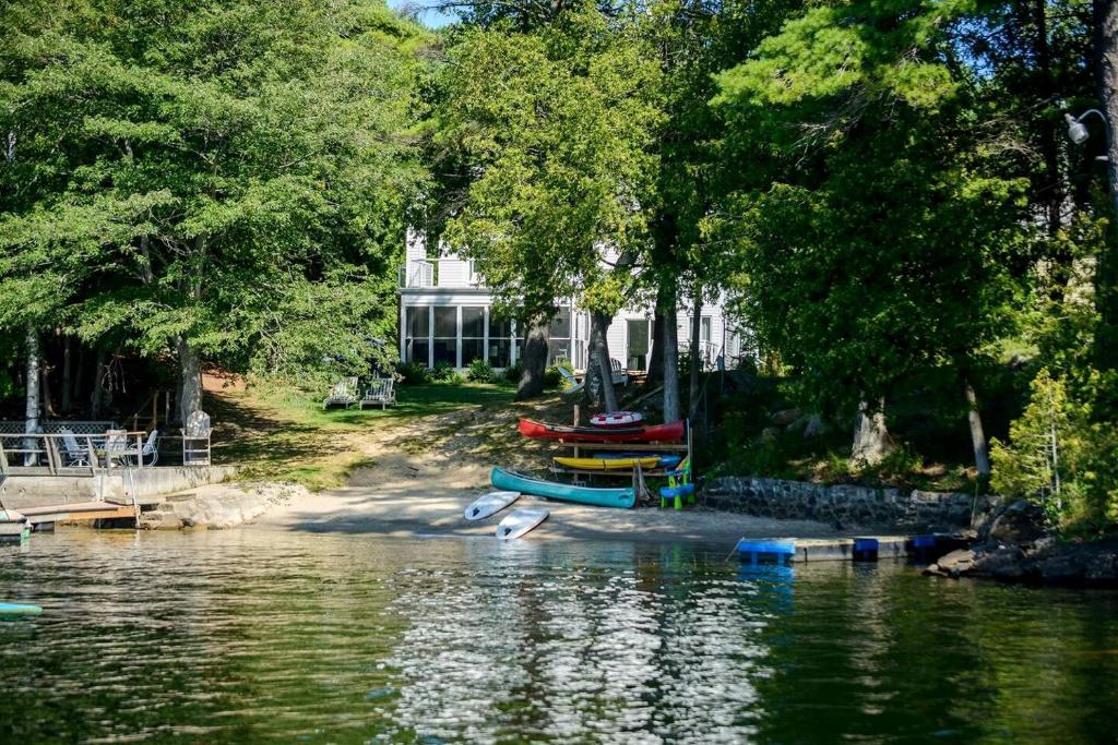 Grand Lakefront Cottage Rental on a Resort in Land O' Lakes Region of ...