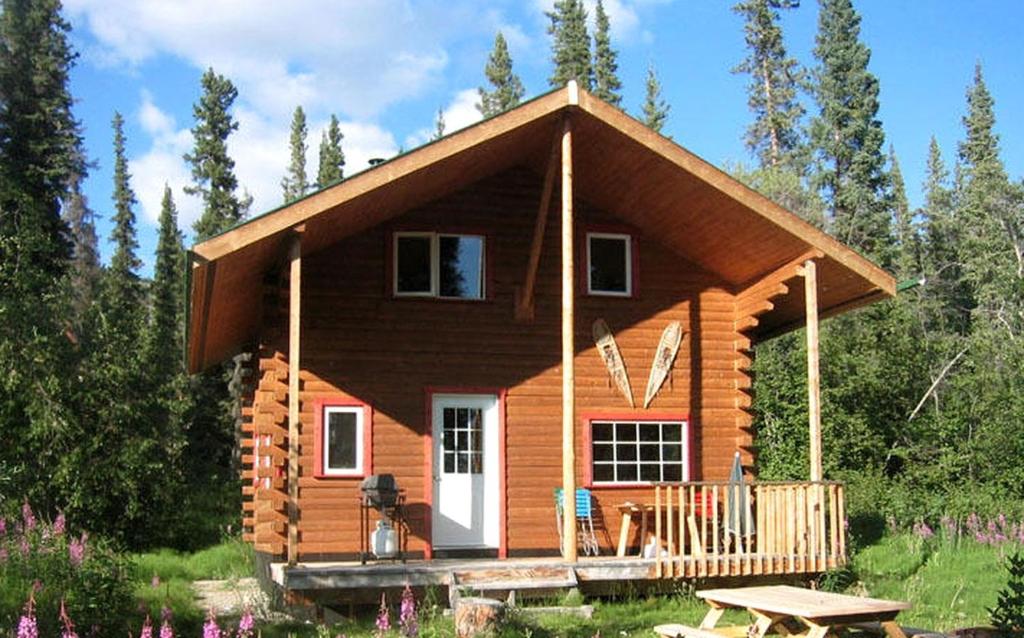 Cozy Lakeside Log Cabin in the Forests of Yukon, Canada, Уайтхорс ...