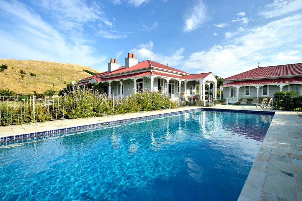 Luxurious Private Cottage Overlooking the Ocean in Hawke's Bay, New ...