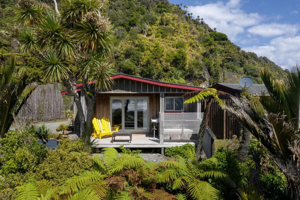 Romantic Cottage Rental with Tasman Sea Views on South Island, New ...