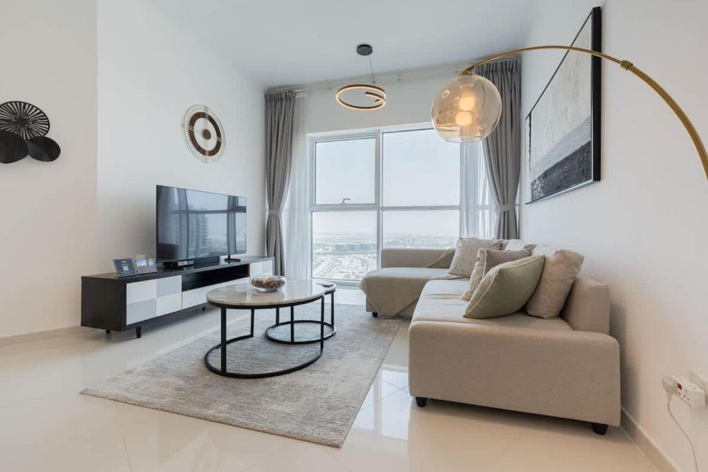 TRPS - Carson, DAMAC Hills - Golf Course View, Fully Equipped 1BR Apt ...