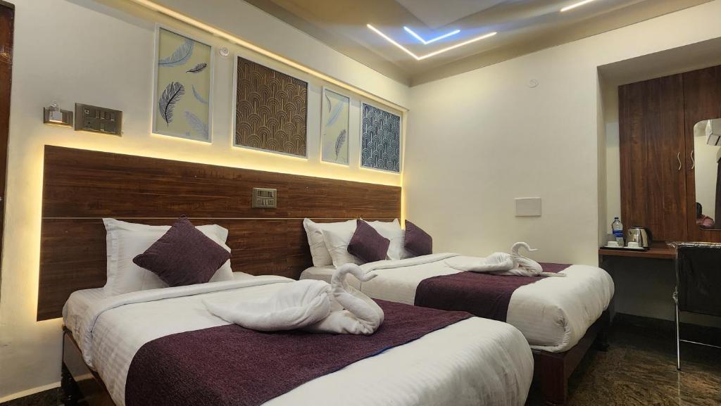 Hotel Maitreya Inn near CMC Hospital, VIT, Sripuram Temple,Naruvi ...