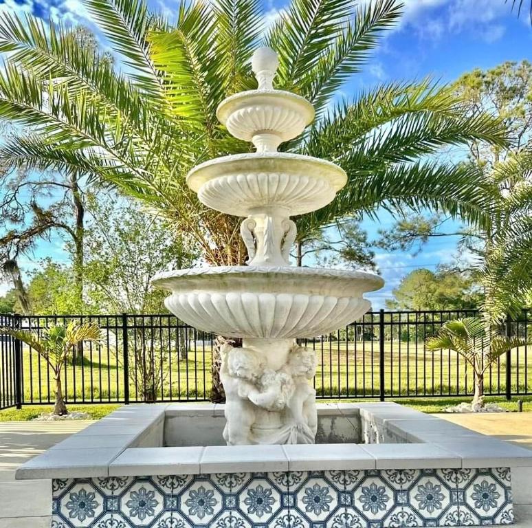 Bellagio a modern spacious unit with large balcony facing a golf course ...