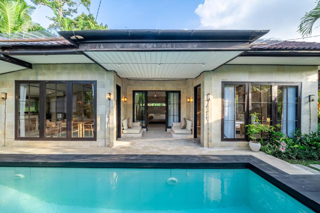 Rumah Villa - New Ubud Villa by EVDEkimi - Modern Design, Lush Poolside ...