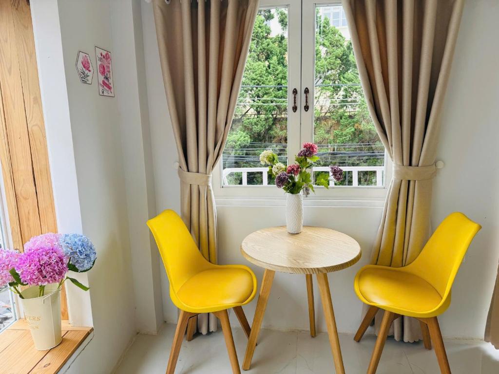 Flora Room - Đà Lạt Tình Em House, Đà Lạt (2025. aasta uuendatud hinnad)