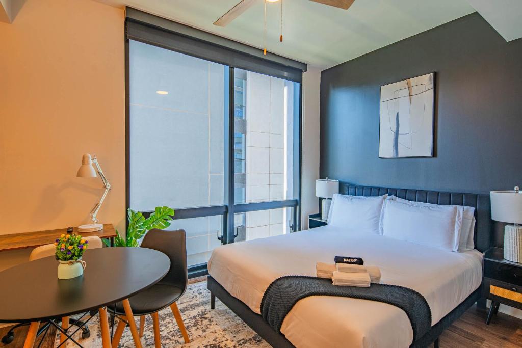 DT High-Rise Studio Parking Included Pool Gym, Phoenix (precios ...