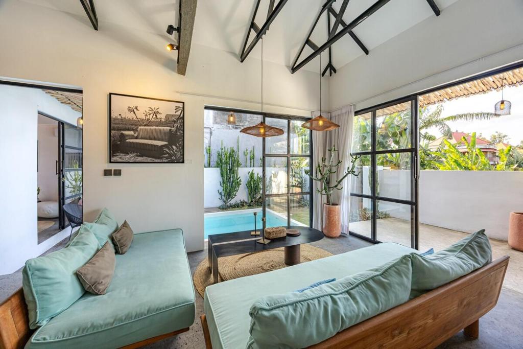Designer Oasis with Private Pool in Central Canggu by The Rice Field ...