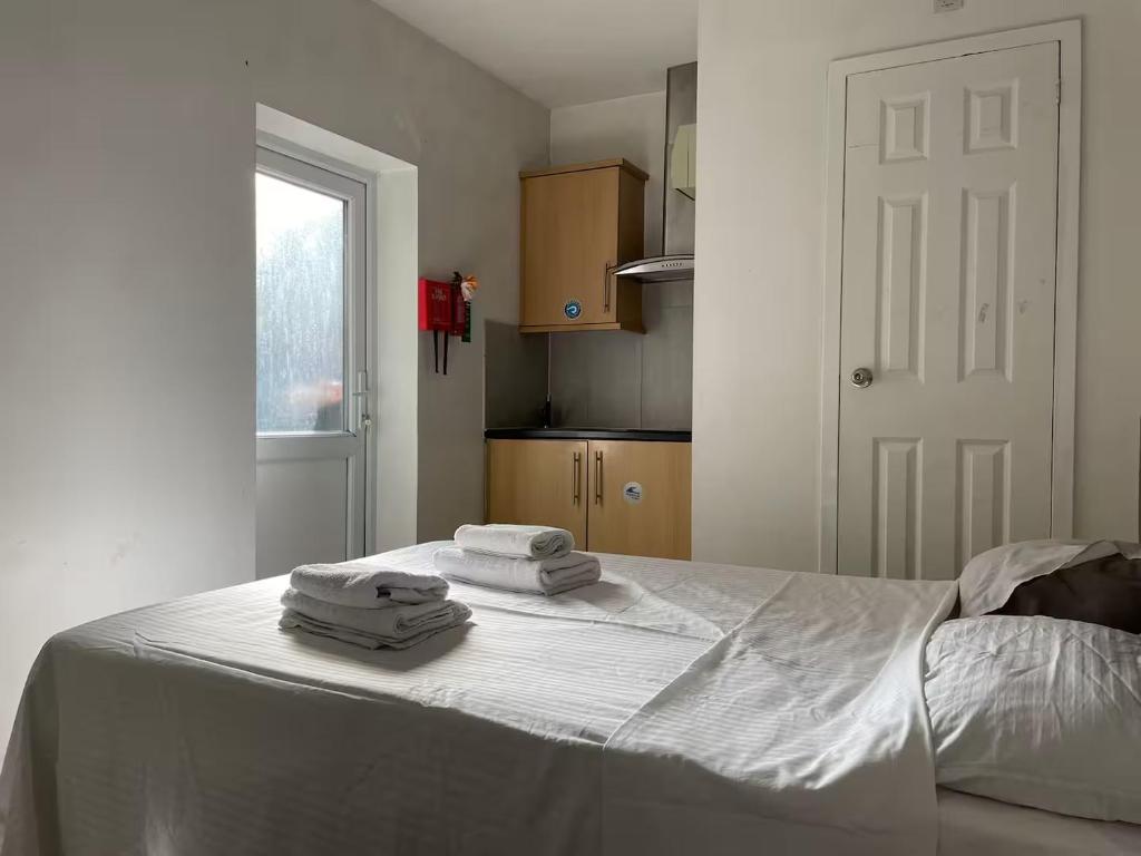Cosy Studio room with your own Garden in a House, Londres (preços ...