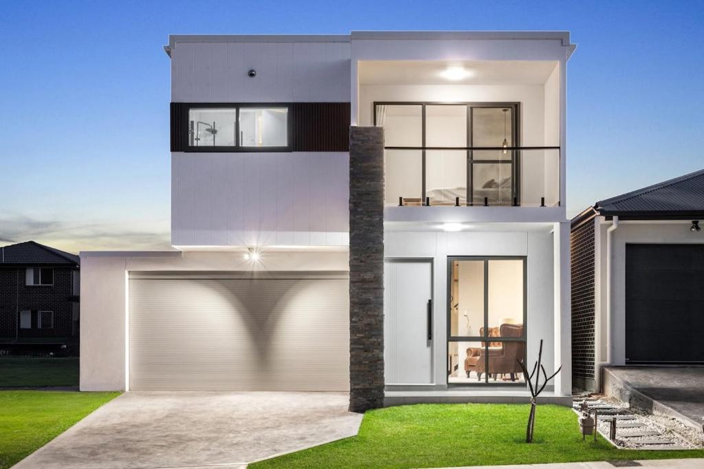 Austral Luxury 5Br Classic Model House, Austral (updated prices 2026)