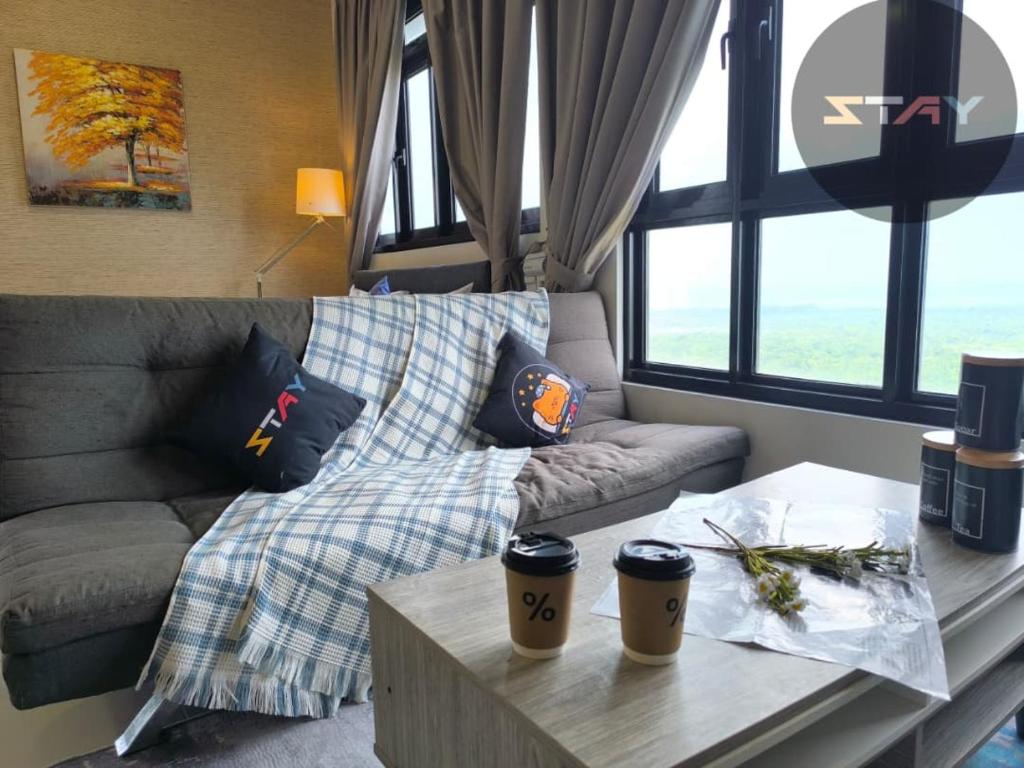 Meridin Sovo Couple Warm N Stylish Netflix BySTAY, Iskandar Puteri ...