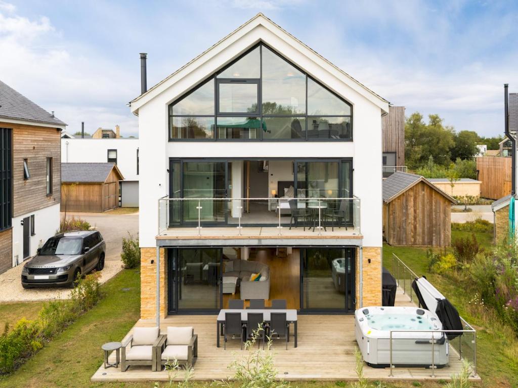 Pass the Keys Minety Lake lodge hot tub games room, Somerford Keynes ...
