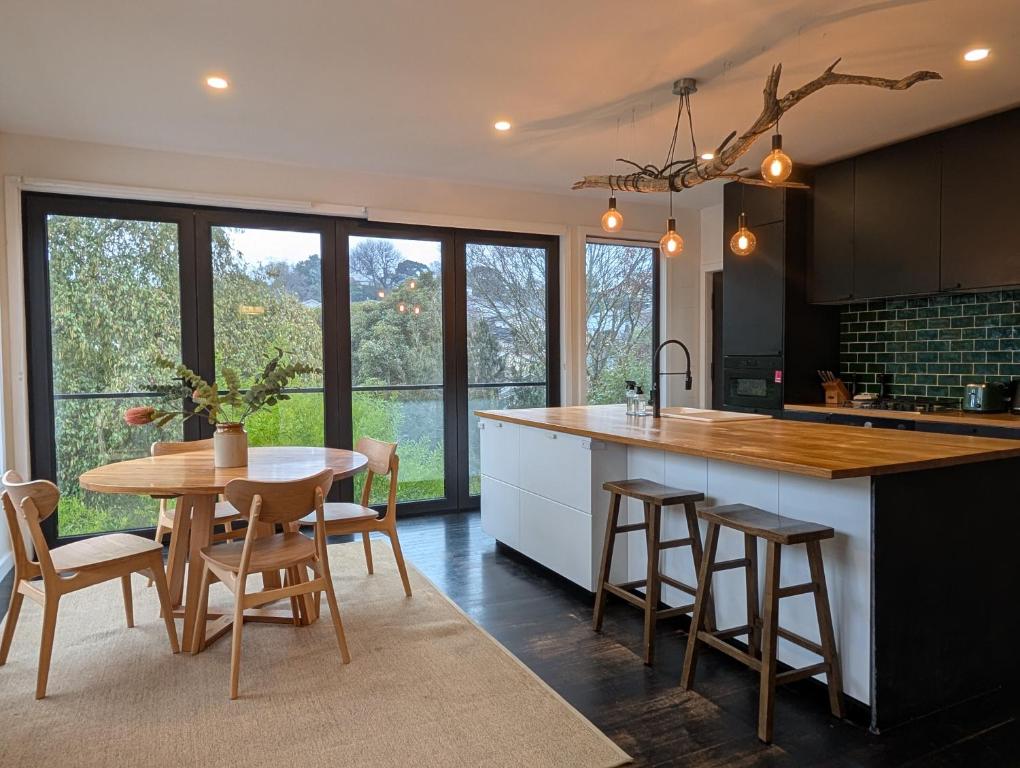 Your CBD Treetop Base | Parking, Wifi & Views, Kings Park (precios ...