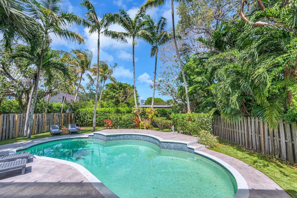 Wonderful Tropical Pool House Miami South Brickell, Miami (updated ...