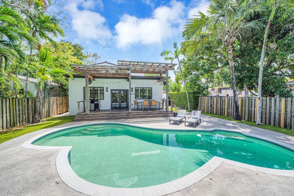 Wonderful Tropical Pool House Miami South Brickell, Miami (prezzi ...