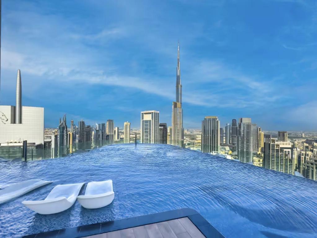 Restay Homes at Paramount Midtown Hotel - Highest infinity pool access ...