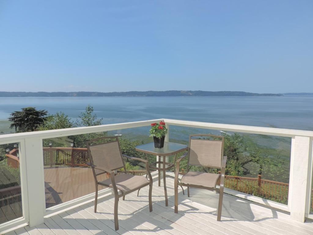 Beautiful Puget Sound Waterfront Villa, Federal Way (updated prices 2026)