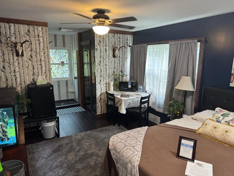 S and S Homestead, Rochester (updated prices 2025)