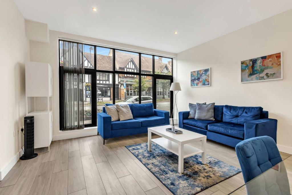 Cheam Village London 2 Bed Modern Flat Long Stays Welcome with Parking ...