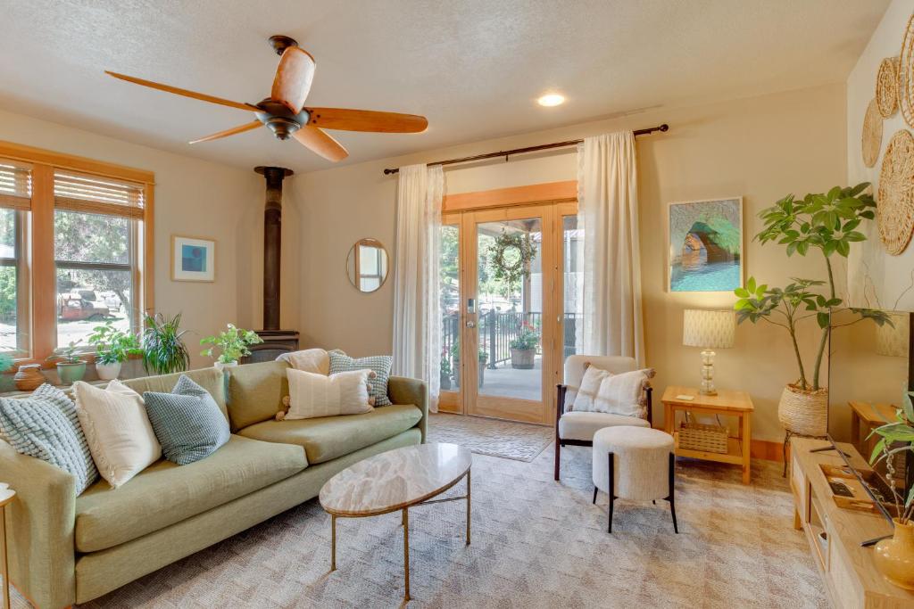 Half-Mi to Scotts Mills Falls Wine Country Apt, Silverton (tarifs ...