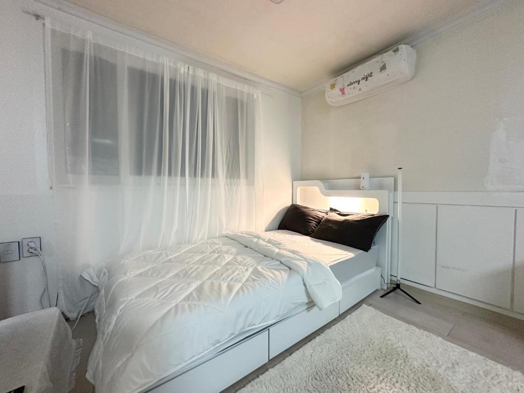 1BR City Hideaway Steps from Subway, COEX, Cafes, Nightlife, Seulas (atnaujintos 2025 m. kainos)