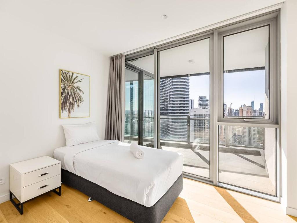 Luxe Broadbeach Escape 4BR with Ocean Views and Pool, Gold Coast ...
