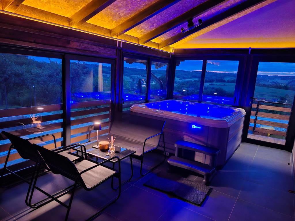 Natura Lux Holiday House with Pool and Jacuzzi, Veliko Trojstvo ...