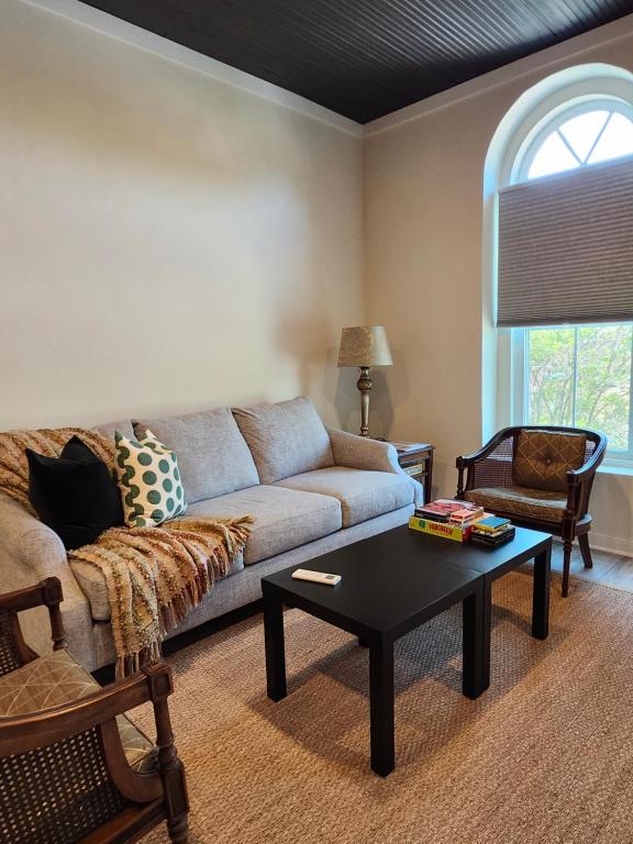 Modern apartment overlooking a Historic Downtown, Elloree (updated ...