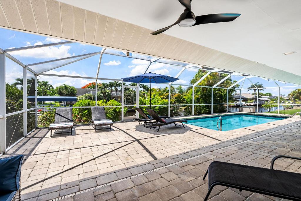 Gorgeous Direct Sailboat Access home with solar heated pool - Villa ...