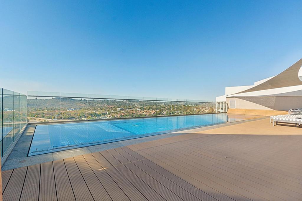 Menlyn Luxury Studio KingBed XL Free Parking 137, Pretoria (updated ...