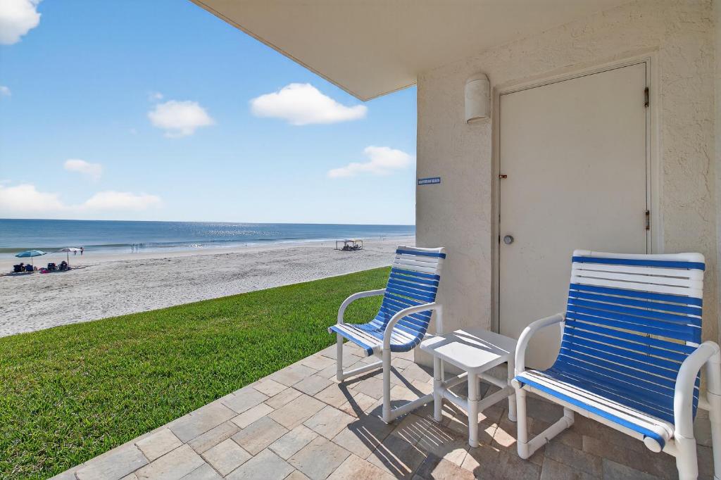 Oceanfront ground floor patio with unbelievable views! Complex has ...