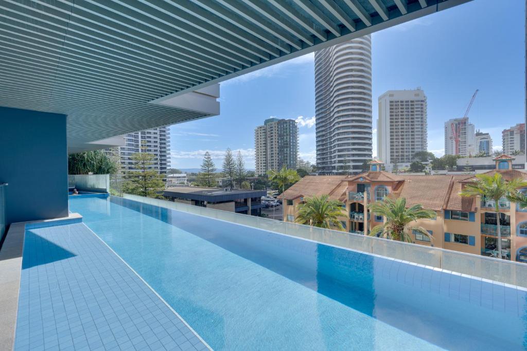 Coastal Chic 2BR Steps to Beach and Dining, Gold Coast (bijgewerkte prijzen 2025)