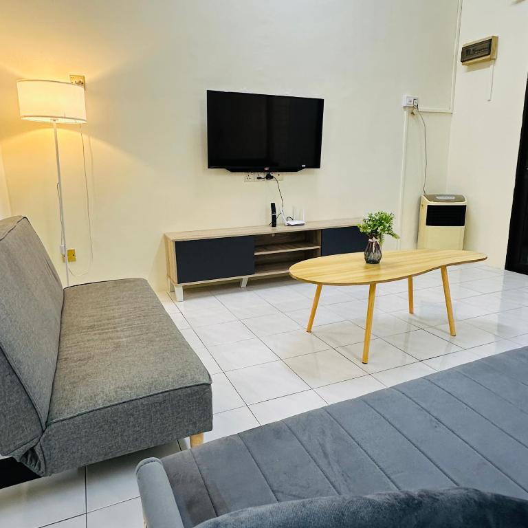 CYC homestay 48 Bercham, Kampong Batu Lapan (updated prices 2025)