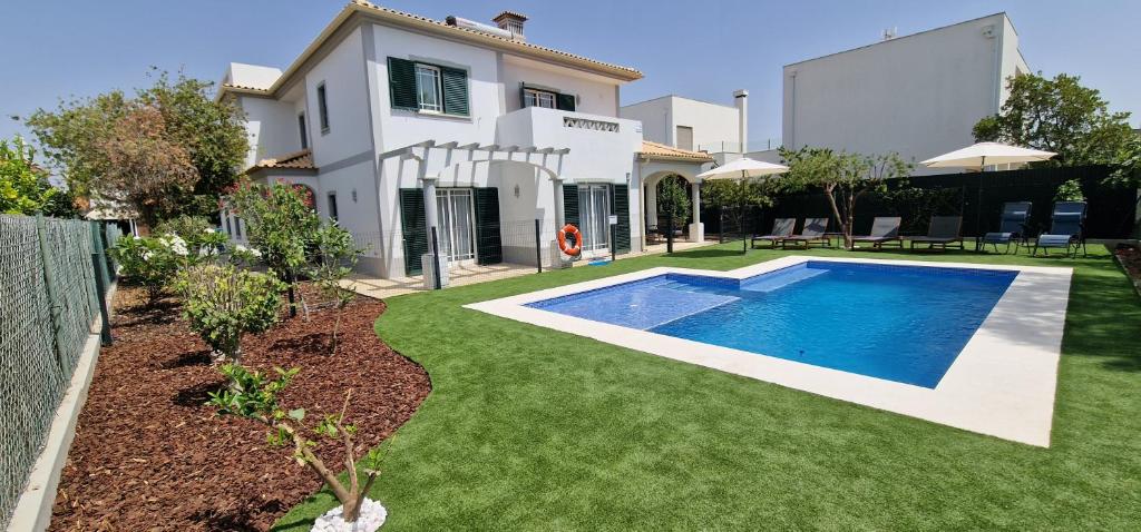 Villa Pretty Stunning House with Garden and Private Swimming Pool ...