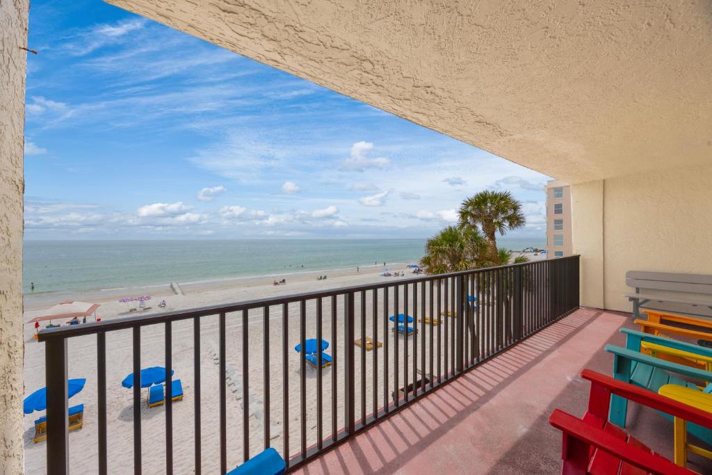 3br Beachfront Getaway Large Balcony Steps To The Sand St Pete