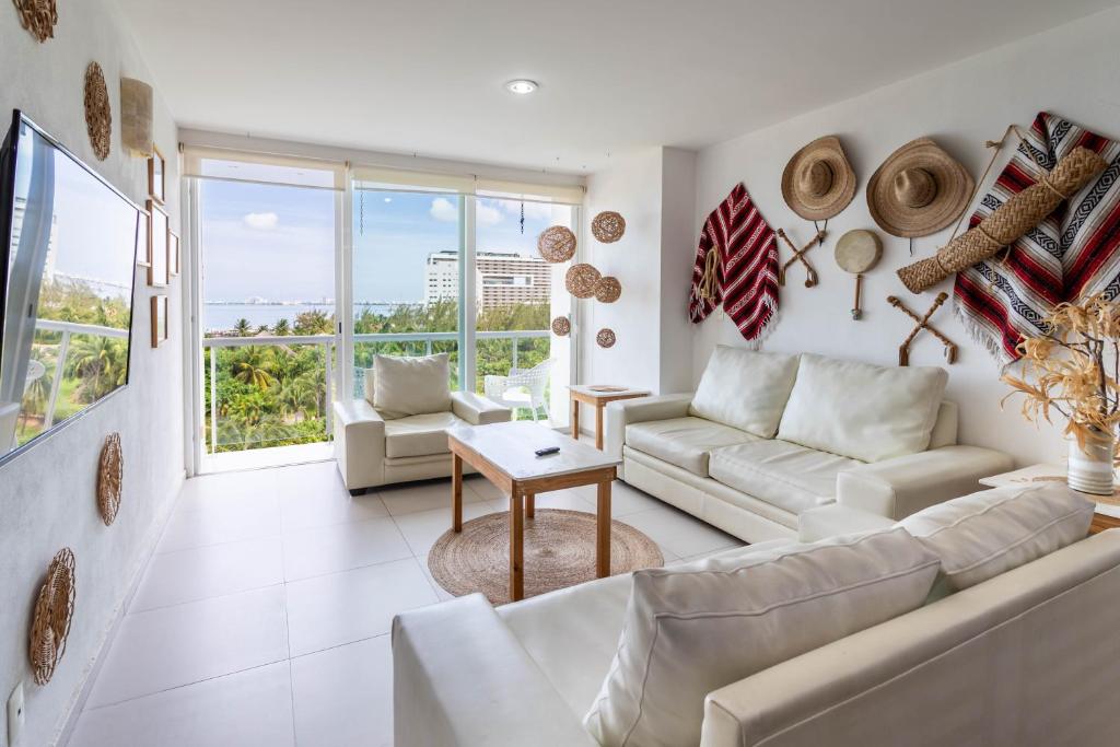 Beachfront Condo AC Pool WiFi Laundry, Cancún (precios actualizados 2026)