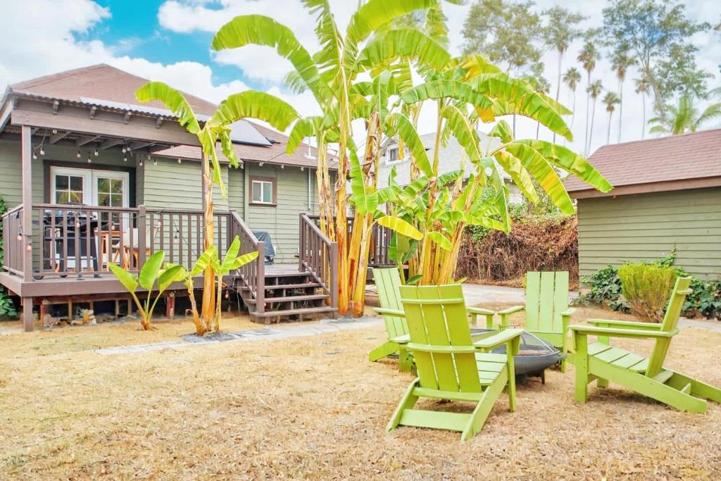 Inviting 3BR Home with Porch & Greenery, Los Ángeles (precios ...