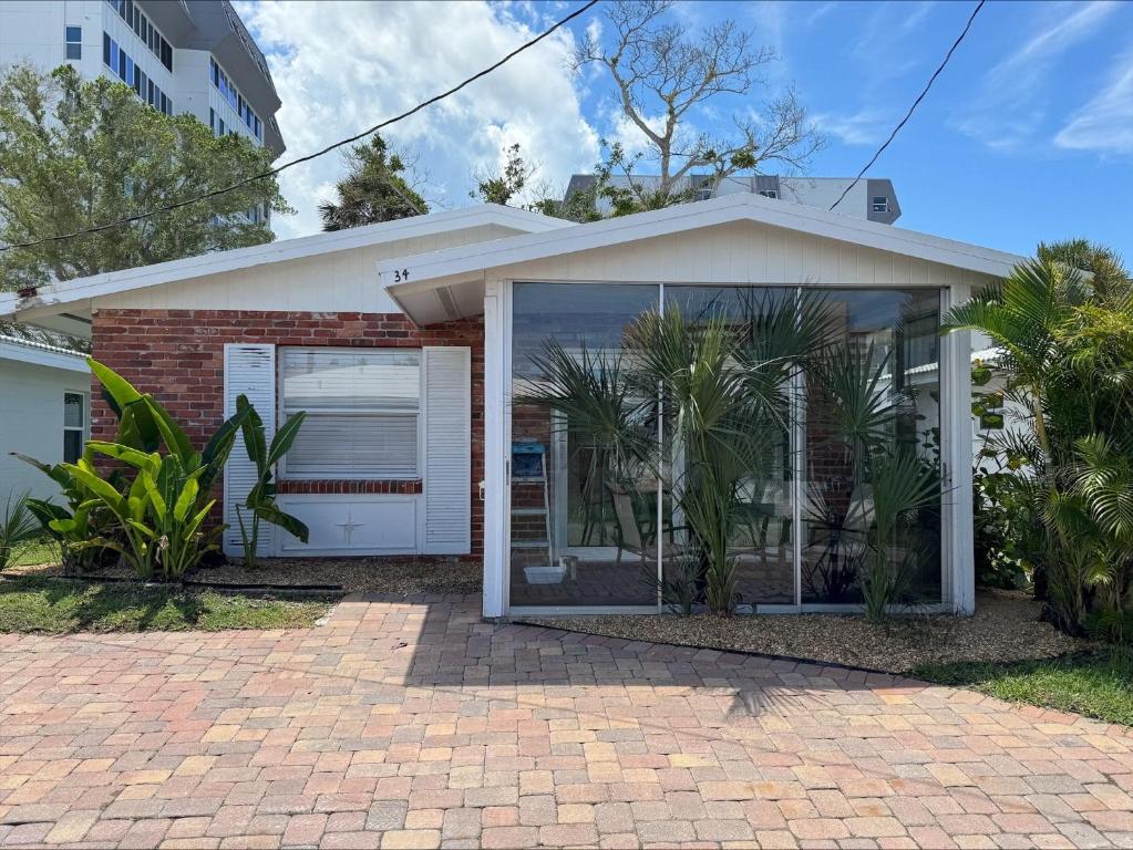 Beachfront Bliss for 4 with Sunroom & Pool Access on Siesta Key - Aloha ...