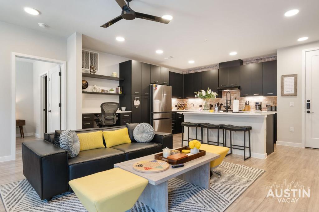 Pool Boxing Gym and Live Music Drinks 2BR 2BA S Austin Condo By Austin ...