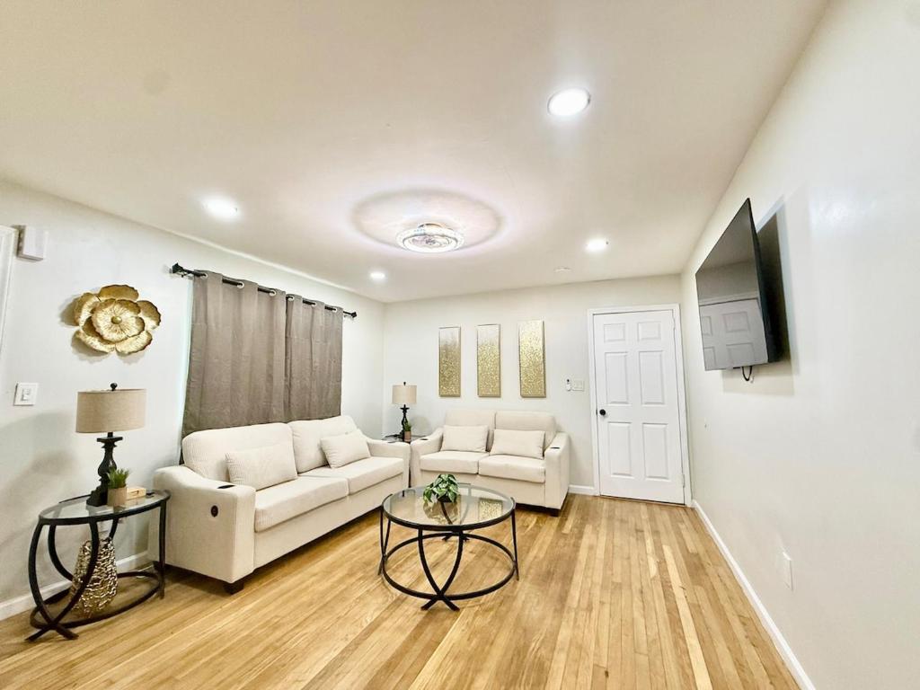 Historic Barn View Modern Country Newton House, Newton (preços ...