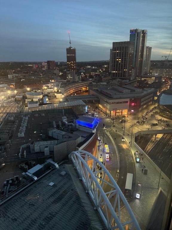 The Rotunda - High rise Birmingham City Studio Flat - The Bullring ...