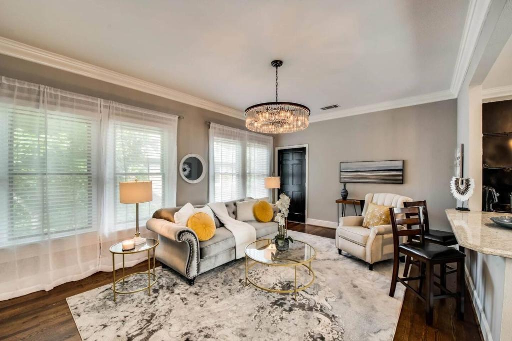 Spacious Getaway Stylish Condo on Swiss Ave, Далас (обновени цени за ...