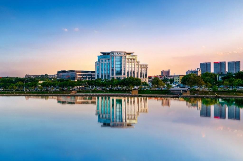 Guangzhou Elegant International Hotel Panyu Square Metro Station Branch ...